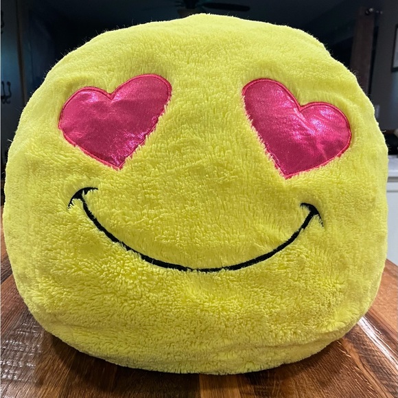 Justice | Bedding | Justice Emoji Smiley Face Pillow Large Kellytoy ...